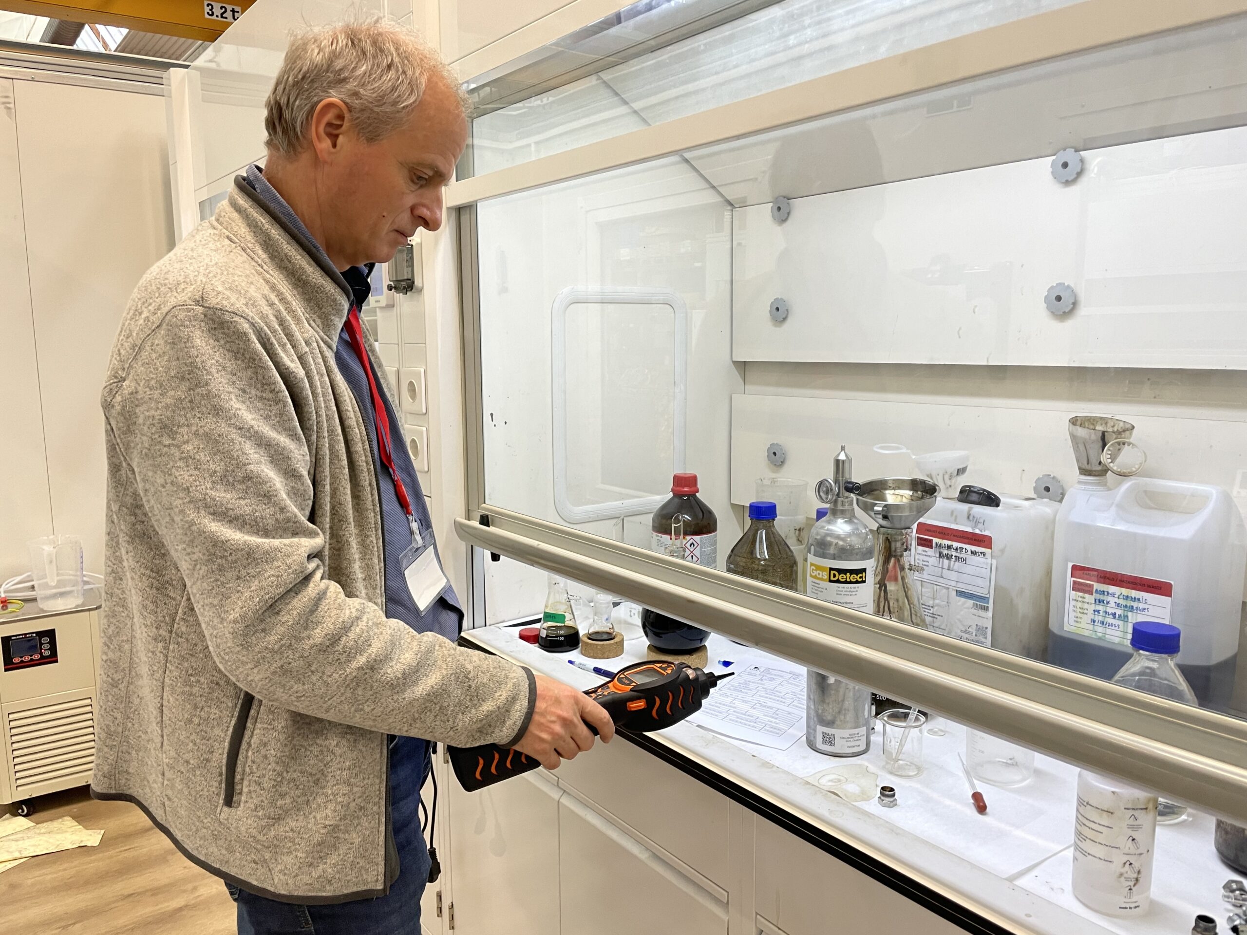 Kontrol af stinkskabe og punktudsug - DMR A/S - dmr.dk